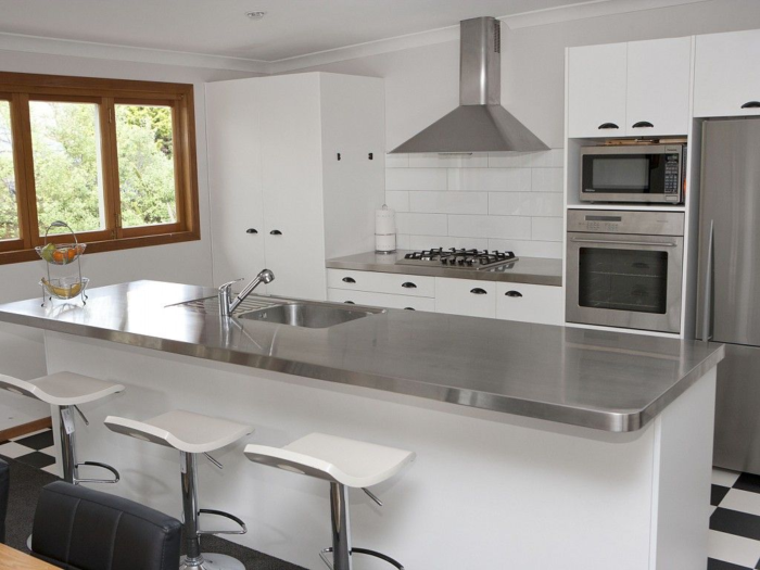 How to choose the kitchen cabinet benchtops? - Cosyhome Cabinet